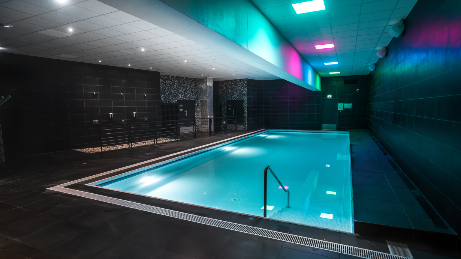 Salle de sport avec piscine à Paris 17e Porte Maillot - Fitness & bien ...